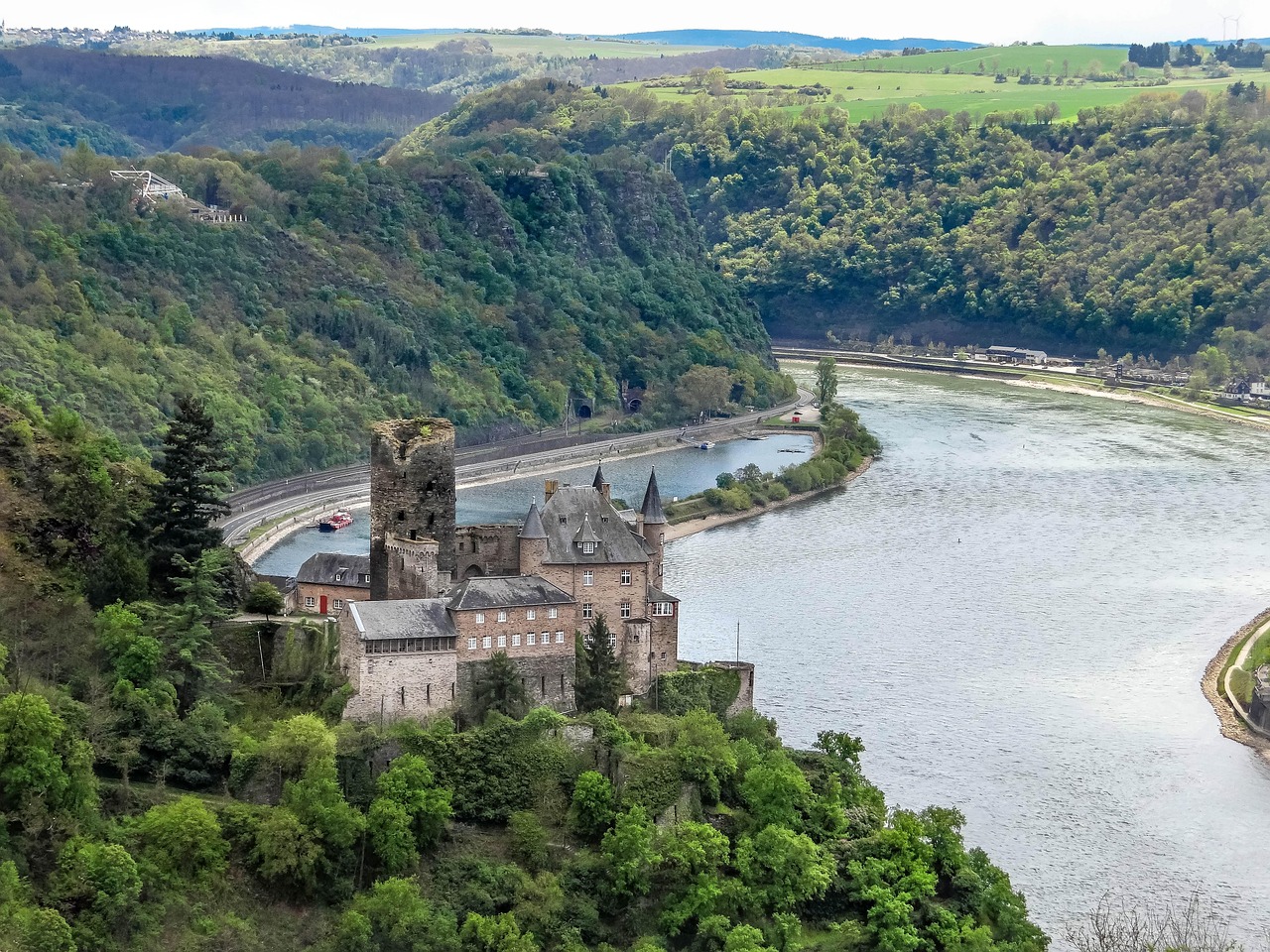 Rhine vs Danube: Which River Cruise is Right for You?